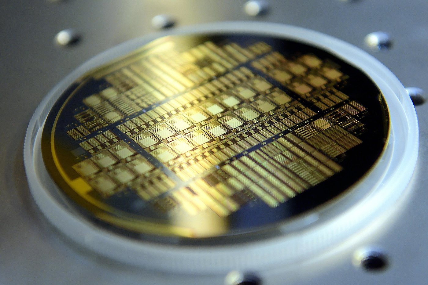 EFFECT Photonics is working on the Internet of the future | Brainport ...