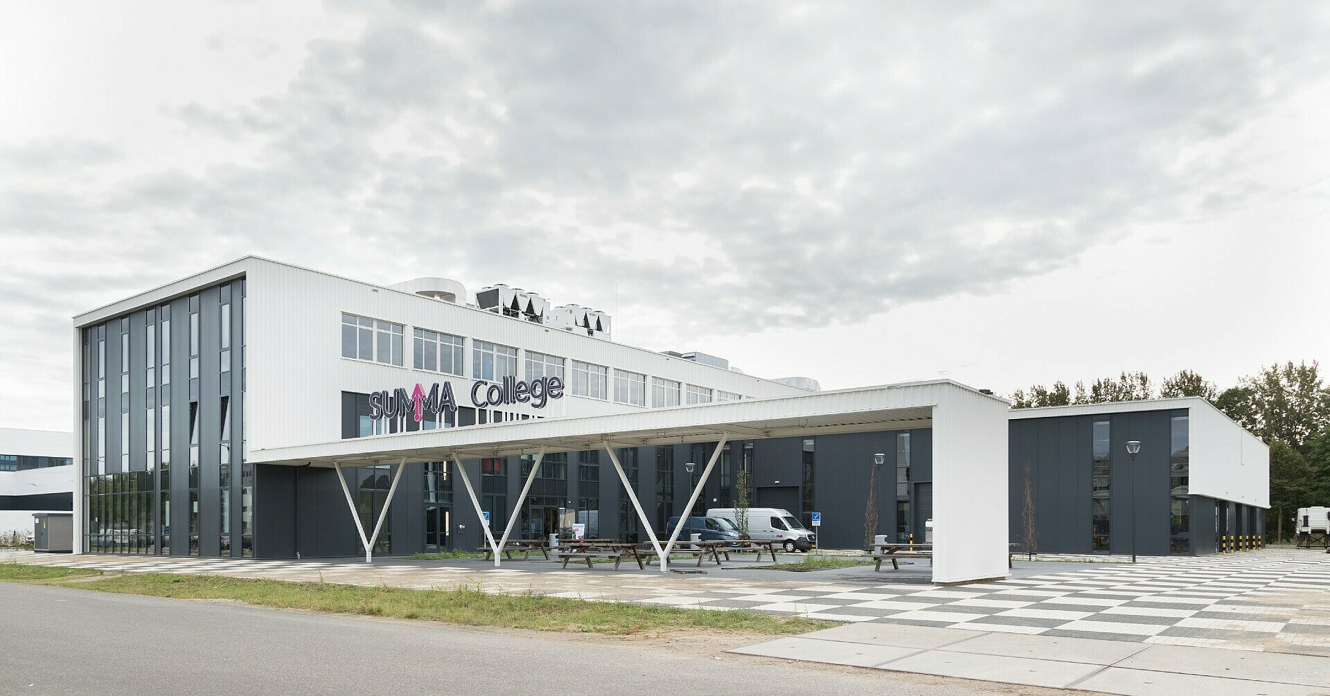 Summa Automotive opent nieuw gebouw op de Automotive Campus